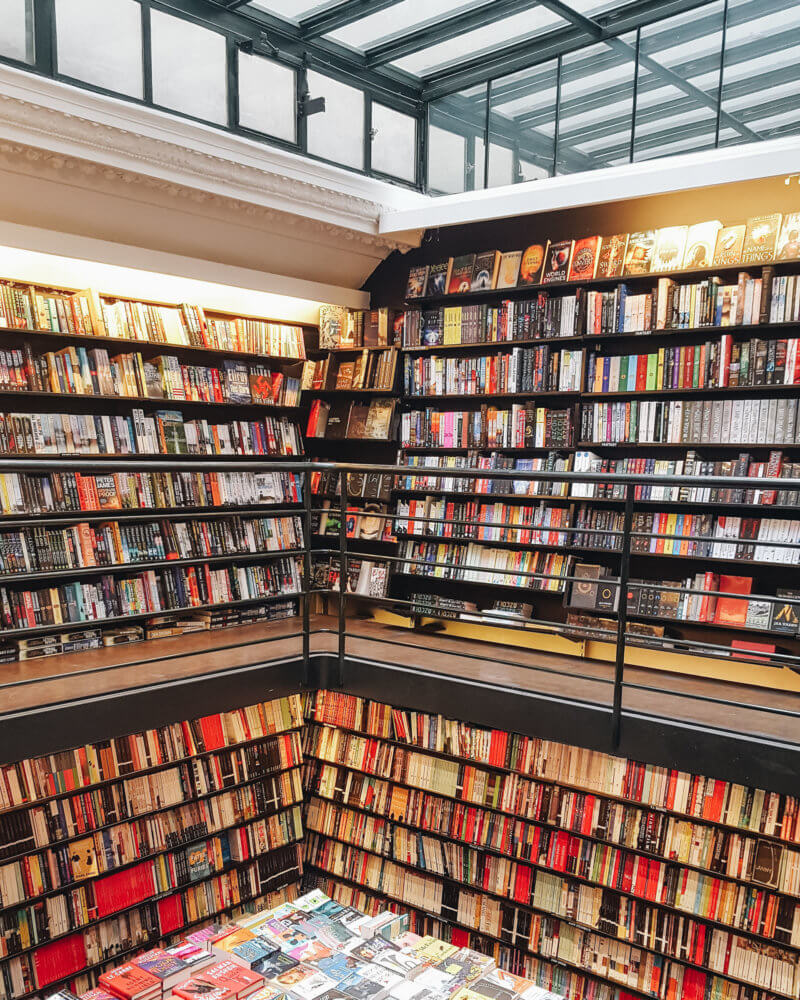 Librairie Galignani @ Paris, France * 吹抜けが美しい、パリの正統派書店 – mikitravelgram